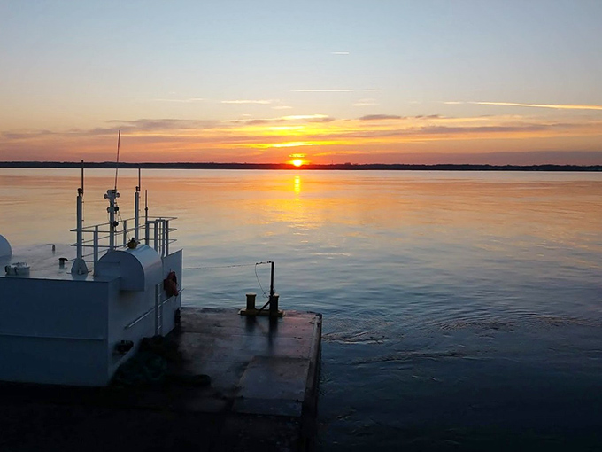 Sunset turns the Delaware River into liquid gold. Even amateur photographers look like professionals when Mother Nature does the heavy lifting.