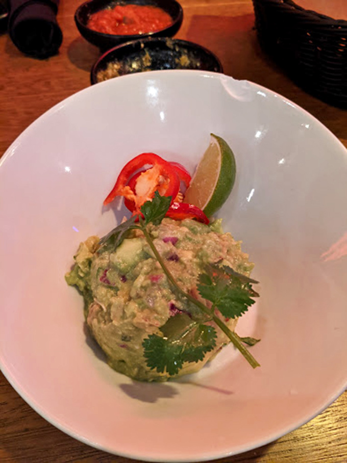 Guacamole so fresh it practically has a pulse. That lime wedge isn't decoration—it's the final brushstroke on a green canvas of deliciousness.