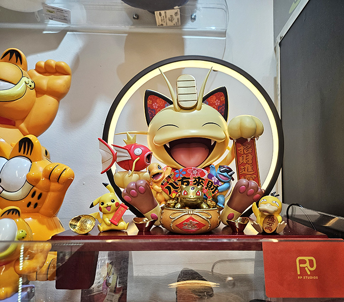 This Pokemon-inspired lucky cat fusion proves that even modern pop culture can't resist the charm of these traditional good-luck symbols.