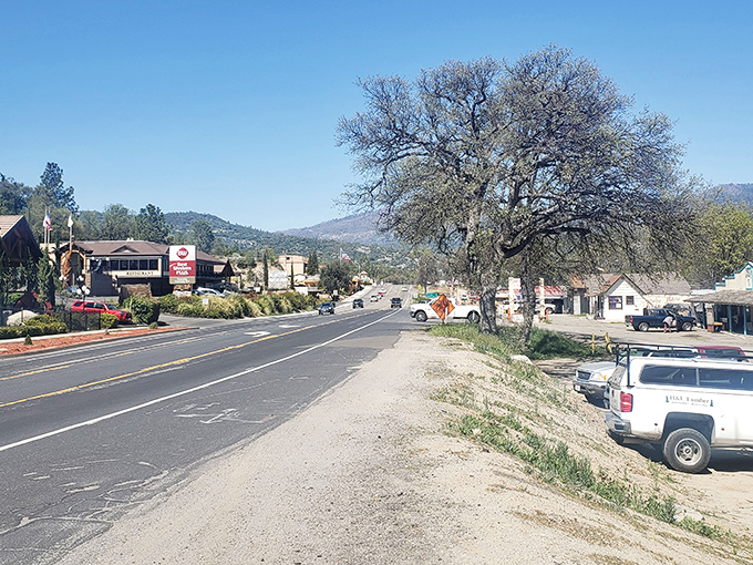 Main Street Oakhurst: where you'll find zero Starbucks but plenty of places that remember how you like your coffee.