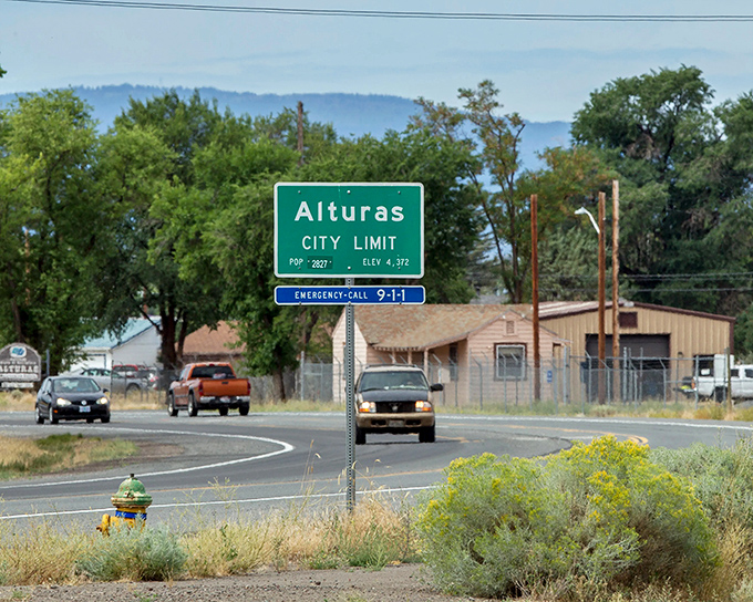 Population: just right! Alturas welcomes you with a sign that practically says, "Traffic jams? Never heard of 'em."