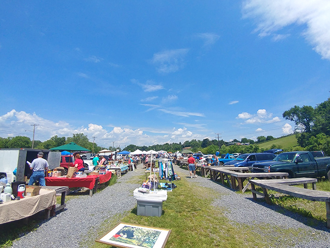 Andrick's sprawling outdoor market is social distancing heaven&mdash;with treasures as far as the eye can see.