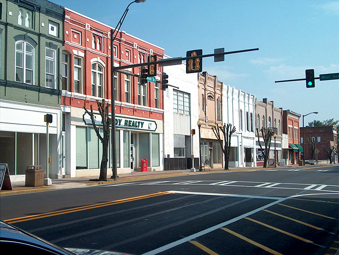 Cedartown's main street offers a colorful parade of storefronts where shopping local doesn't mean emptying your wallet.