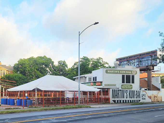 Martin's Kum-Bak Place &ndash; the name says it all. One visit and you'll understand why Austinites have been "kumming bak" for generations.