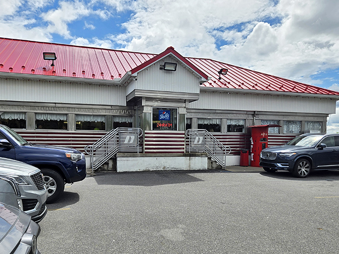 D's Diner's silver exterior and red roof stand out like a jukebox in a library &ndash; impossible to miss and twice as fun.