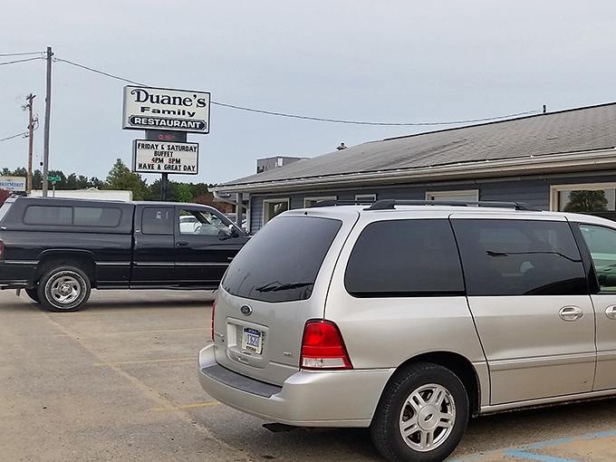 This roadside gem might not look fancy, but locals know weekend buffets here are worth planning your entire Saturday around.