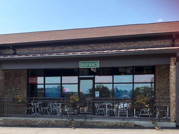 Mad Mac's stone fa&ccedil;ade hides sandwich experiments that would make Einstein jealous. Relativity of deliciousness, proven.