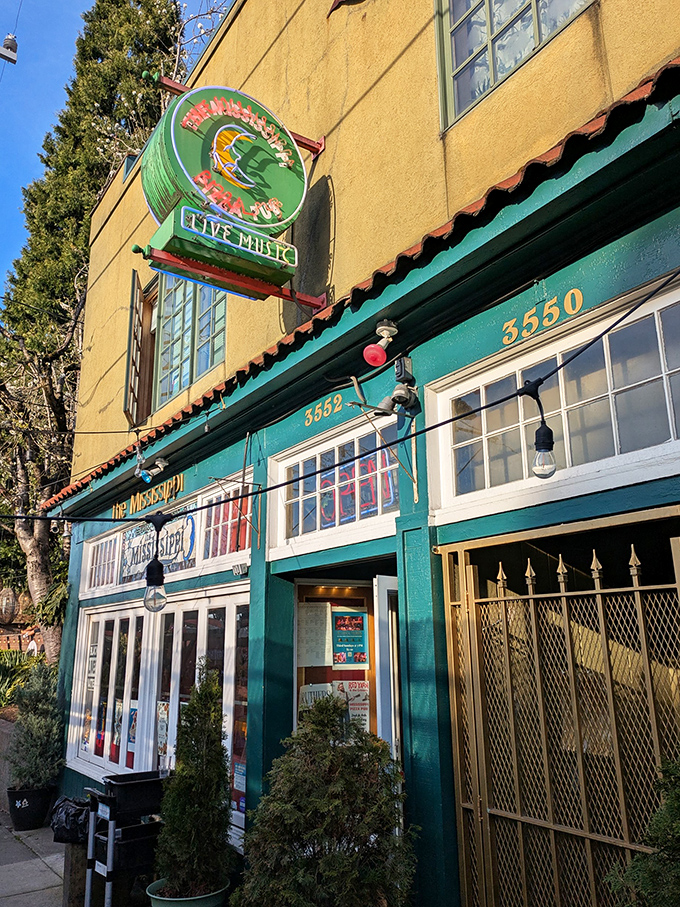 Mississippi Pizza's vibrant yellow building practically announces, "Fun happens here&mdash;with a side of incredible pizza!"