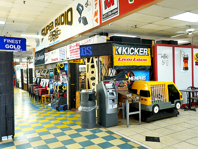 Indoor comfort, endless browsing! Pasadena's climate-controlled market lets you hunt for treasures without battling Texas weather.