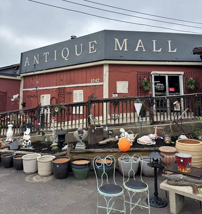 Riverside Centre's eclectic exterior display gives just a taste of what's inside. Garden treasures spill out, unable to be contained!