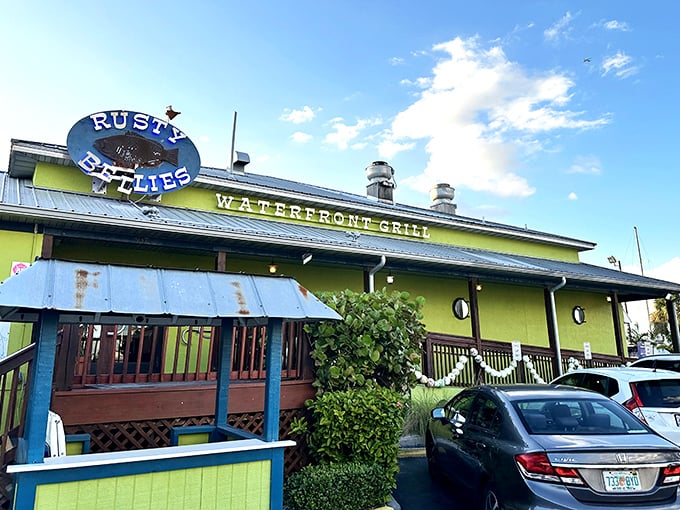 Rusty Bellies' lime-green exterior is like a starting flag for your taste buds. The race to seafood satisfaction begins here!