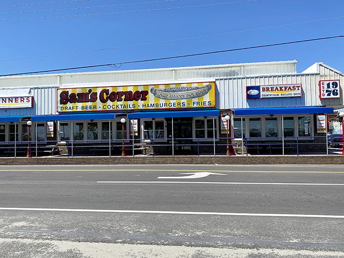 Sam's Corner: "World Famous Hotdogs" since 1976&mdash;and unlike most "world famous" claims, this one's actually deserved.