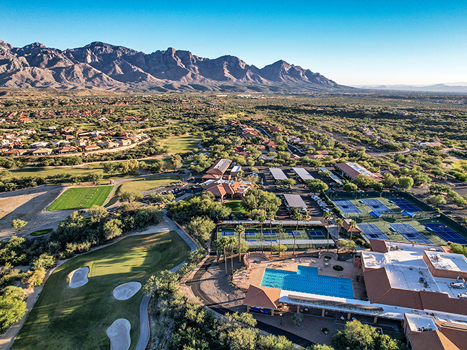 Mountain views that millionaires would envy. Sun City Oro Valley's stunning backdrop creates a daily show of light and shadow.