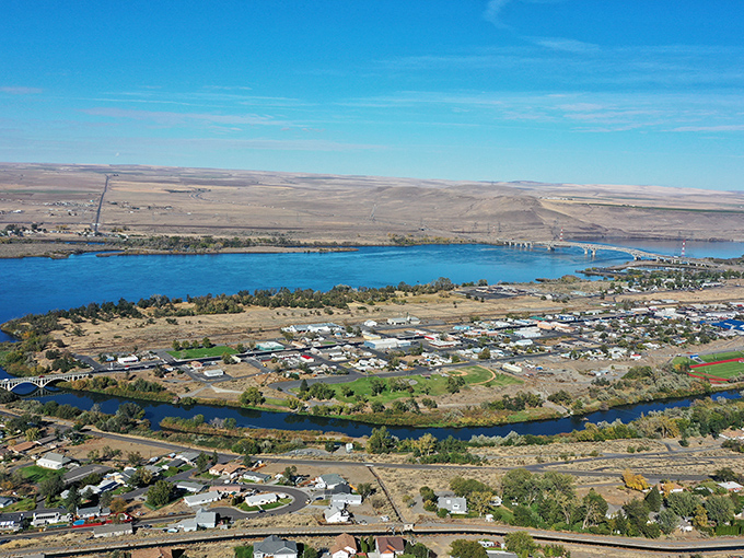 Umatilla's riverside setting offers breathtaking panoramic views where water, sky, and land create nature's perfect canvas.