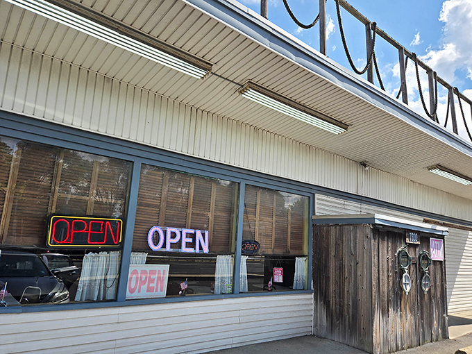 Multiple "OPEN" signs in the window? That's diner code for "locals love this place" &ndash; always a good sign.