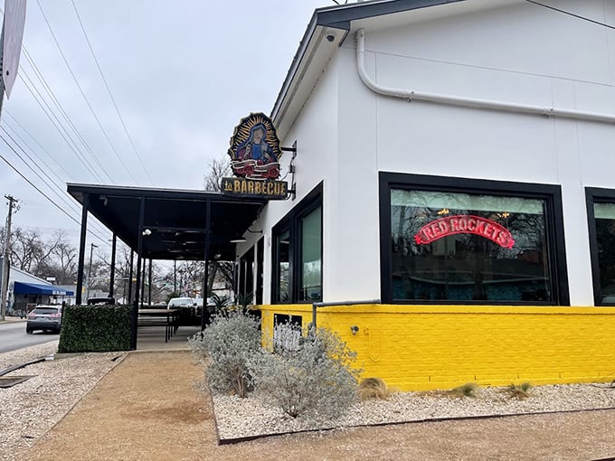 la Barbecue (Austin): Austin keeps it weird, even with traditional BBQ. The white building with yellow accents promises creative smoke.