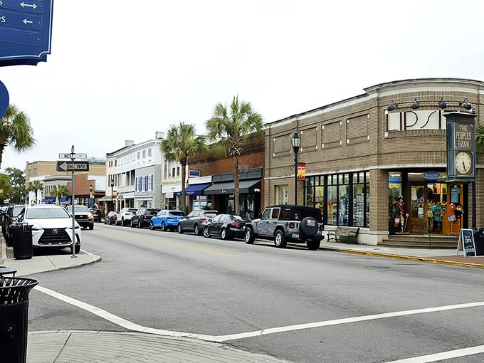 The streets of Beaufort blend Southern elegance with coastal casual&mdash;perfect for afternoon explorations.