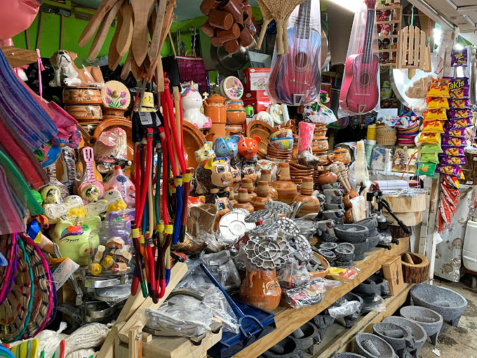 Antique adventure awaits! Cole's treasure-filled nooks offer vintage hunters the thrill of discovery without needing Indiana Jones' whip.