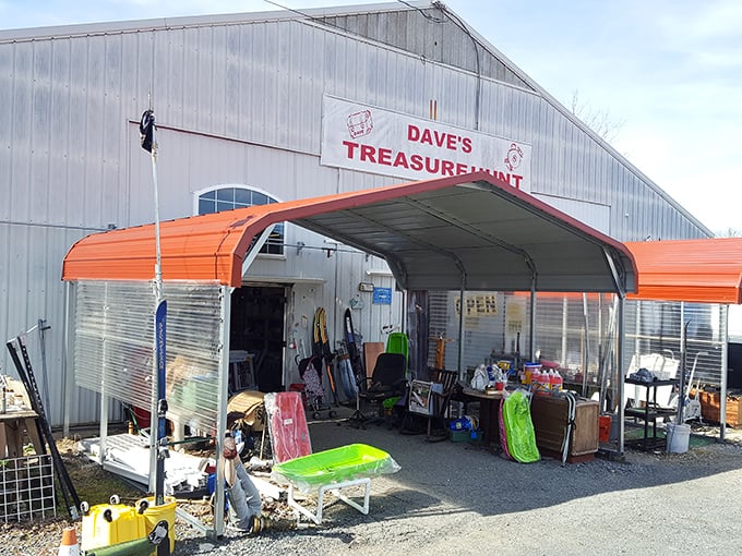 The covered outdoor displays at Dave's invite you to start your treasure hunting before you even step inside.