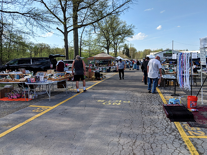 Midweek treasure hunting at Jamie's! Wednesday shoppers get first pick of the eclectic merchandise before the weekend rush.