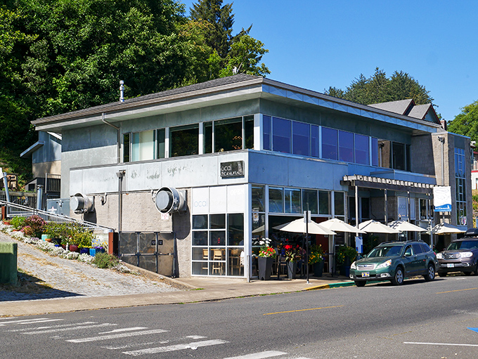 Those big windows aren't just for show &ndash; you can literally watch your dinner arrive by boat.