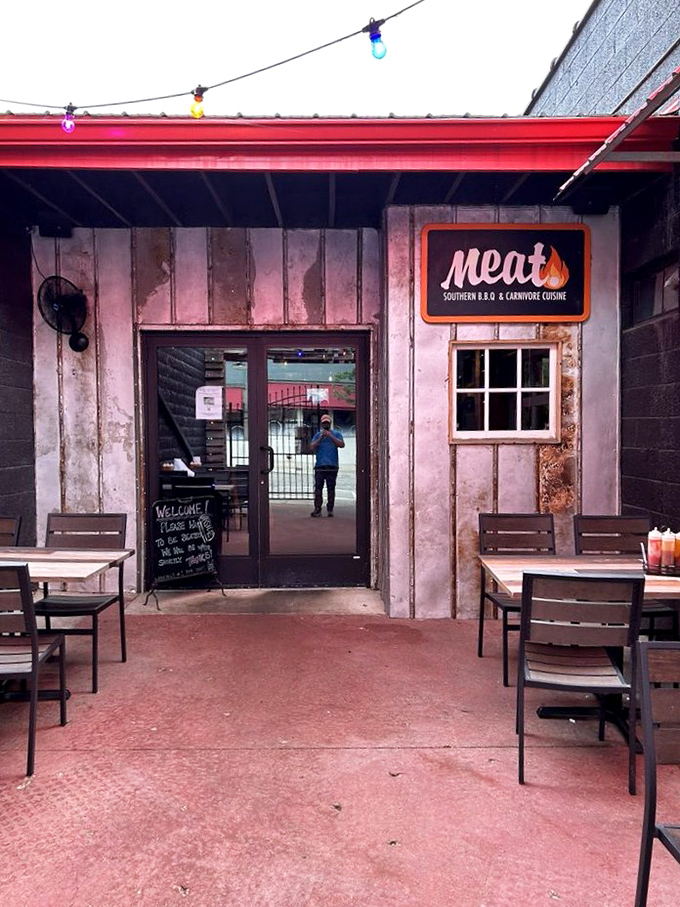 "Simple outdoor seating that lets you focus on what matters &ndash; getting those ribs from the plate to your face without distraction."