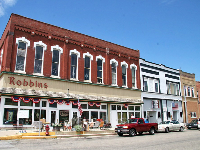 This Petersburg street scene makes you wonder if Abraham Lincoln might still be just around the corner, telling tall tales.