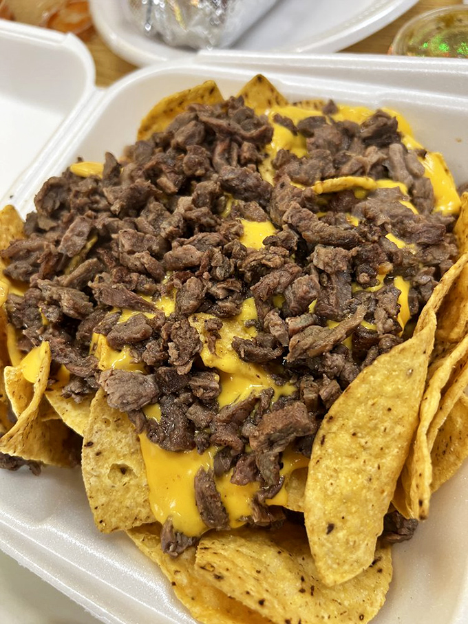 Nachos that refuse to be an afterthought. That yellow cheese blanket topped with perfectly seasoned asada makes chip-digging an Olympic-worthy sport.