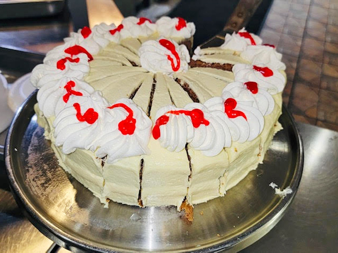 A cake that doesn't just say "celebration"&mdash;it practically throws confetti while singing "For He's a Jolly Good Fellow."