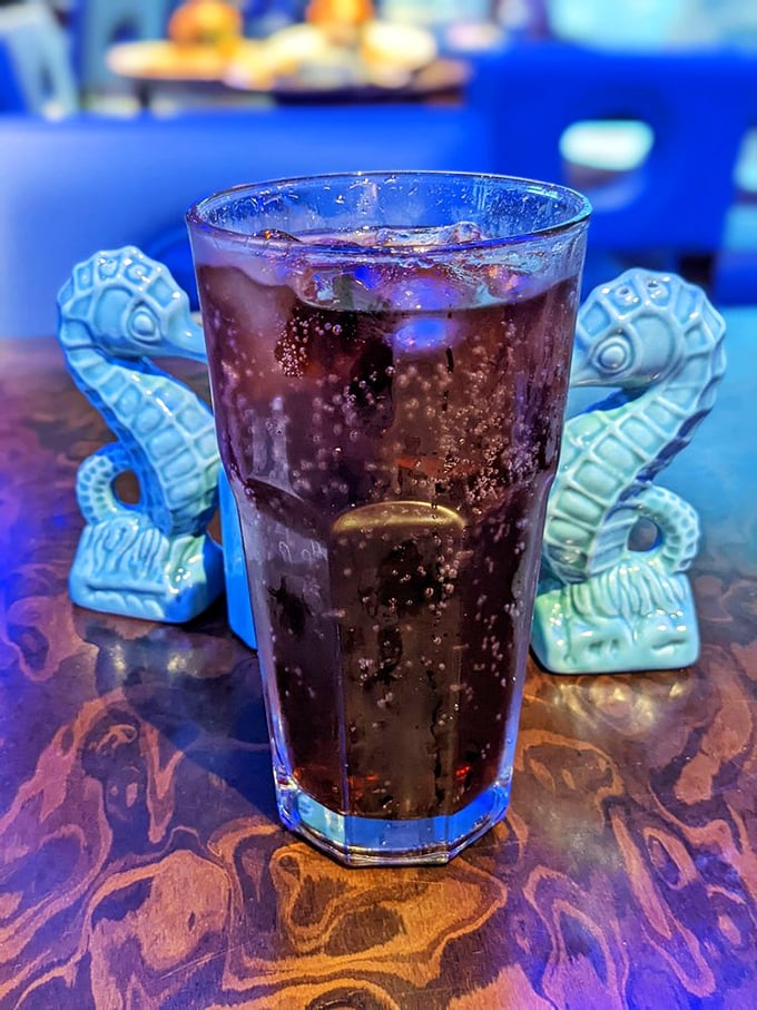 Even the drinks get special treatment here. This soda comes with seahorse-shaped holders that make you feel like Neptune himself taking a coffee break.