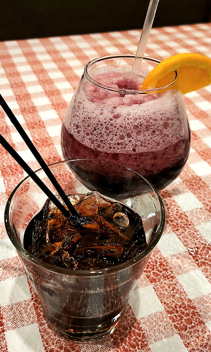 Even the drinks at Dave's know how to relax &ndash; kicked back on checkered tablecloths like they're on a picnic date.