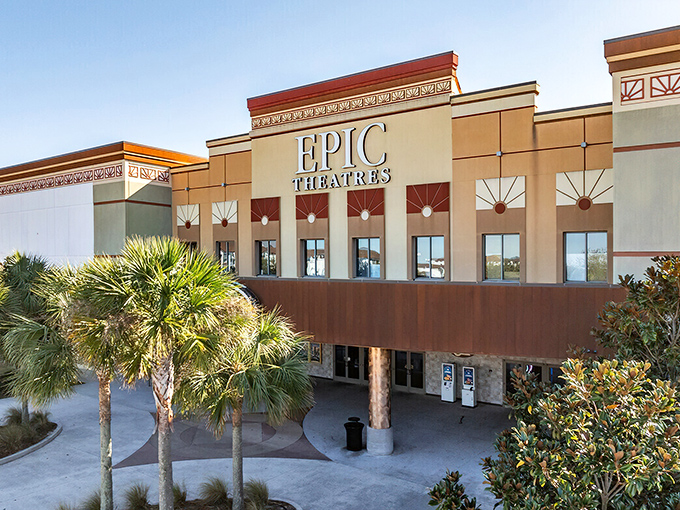 Catch the latest blockbuster without blockbuster prices. The palm trees outside remind you you're in Florida, not some generic suburban multiplex.