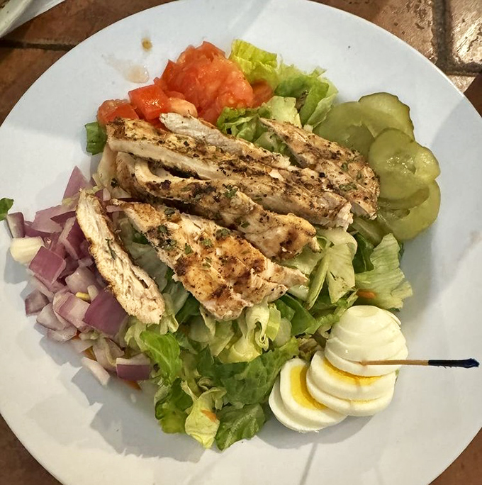 When you want something green but can't abandon your barbecue values. This grilled chicken salad is the compromise your doctor and taste buds agreed upon.