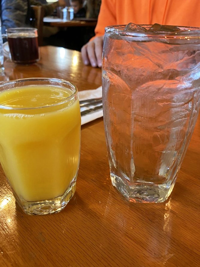 Orange juice that actually tastes like oranges and water served in glasses big enough to quench a real thirst. Simple pleasures done right.