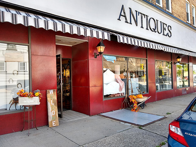 Off the Avenue Antiques invites treasure hunters to step under that classic striped awning and into yesterday's living rooms.