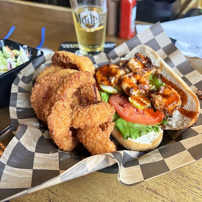 A po'boy that would make New Orleans proud, paired with onion rings that could double as edible jewelry. The perfect marriage of seafood and crunch.