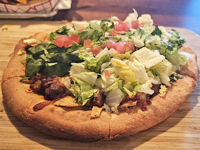 Taco pizza: the peace treaty between Italian and Mexican cuisines that deserves a Nobel Prize. Fresh, crunchy, and brilliantly executed.