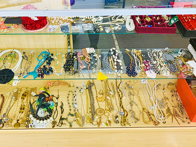 Jewelry display that would make Elizabeth Taylor say, "Maybe I should have shopped secondhand instead."