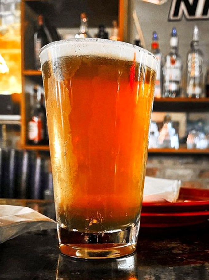 A proper pint of amber goodness&mdash;because what pairs better with transcendent pizza than a cold beer in a no-nonsense glass?