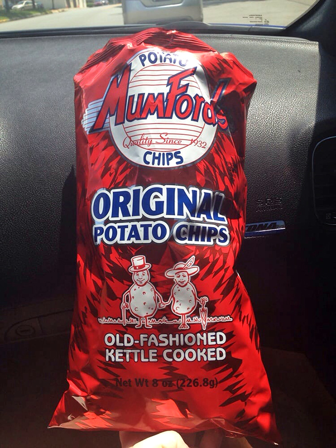 Mumford's potato chips &ndash; the ideal crunchy sidekick to your slider adventure. Old-fashioned kettle cooking is never out of style.