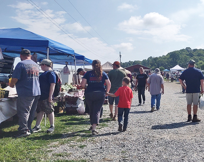The true heart of any flea market&mdash;the people! Shoppers stroll between canopies, each on their own treasure hunt through this gravel-paved wonderland.