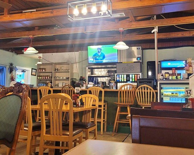 The dining area strikes that perfect balance between "stay awhile" and "we've got more hungry folks waiting," classic diner efficiency at its best.