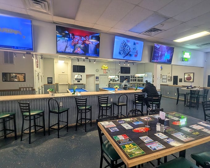 Where sports on TV meet cold beer on tap&mdash;Jeff's bar area is the Switzerland of dining debates: everyone agrees it's wonderful.