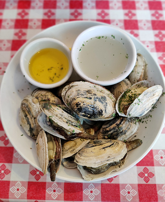 These steamed clams have opened up about their feelings&mdash;and their feelings are "dip me in that butter and broth immediately."