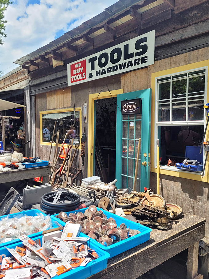 "We Buy Tools" &ndash; three words that launch a thousand garage-cleaning dreams and workshop renovations.