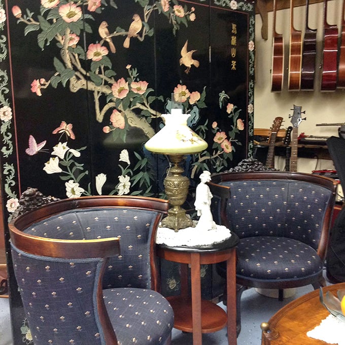 A mid-century seating arrangement that looks plucked from a 1960s cocktail lounge, complete with Asian-inspired screen that whispers of tiki parties past.