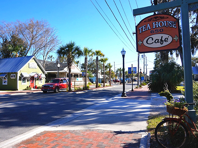 Colorful storefronts line Crystal River's downtown, where the Tea House Caf&eacute; promises conversations as warm as their brews.