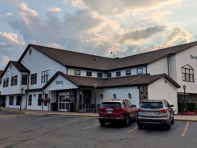 A white-washed wonder in Amish country! Das Dutchman Essenhaus stands tall and proud, like the homemade pies that await inside.