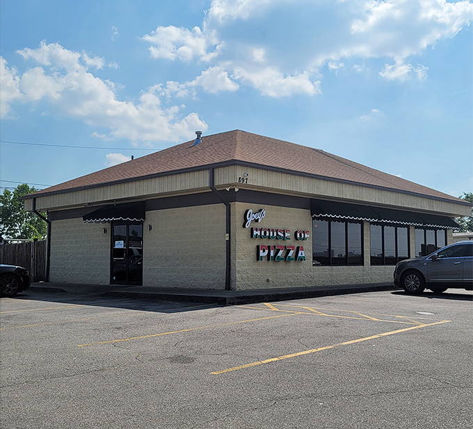 Joey's House of Pizza &ndash; where New York-style dreams come true in an unassuming Murfreesboro building.