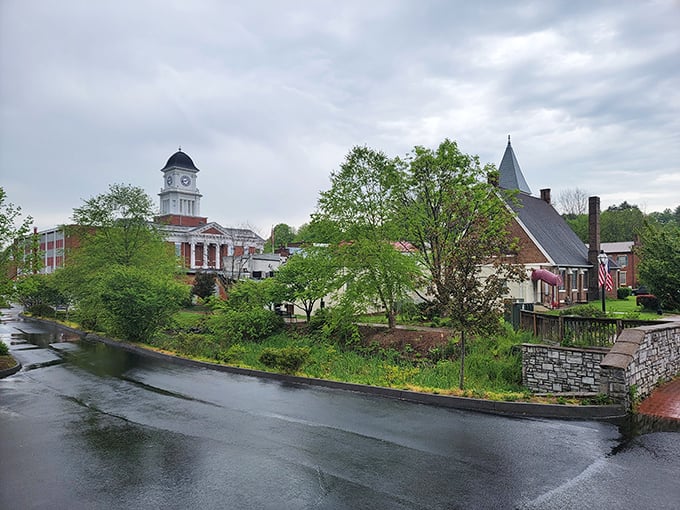 Jonesborough's historic district showcases why Tennessee's oldest town has stories worth telling&mdash;and architecture worth preserving.